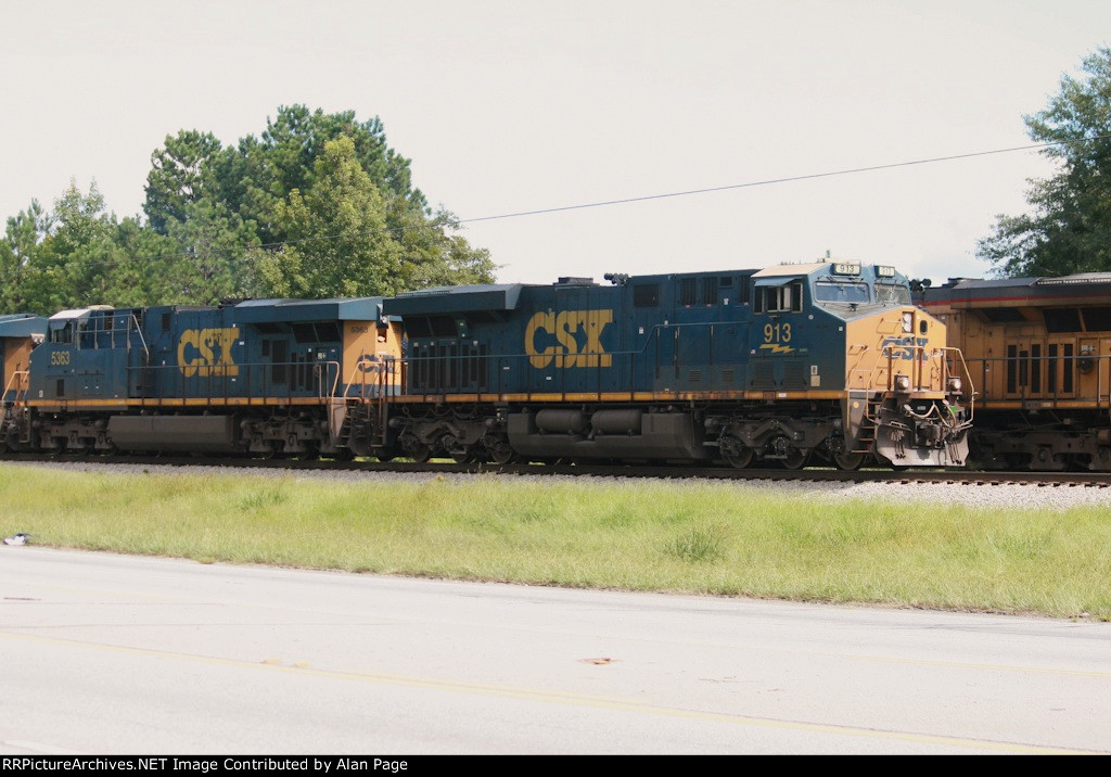 CSX 913, 5363, and 3155 roll SB